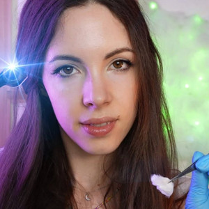 How Rapunzel Uses Throne to Enhance Her ASMR Videos